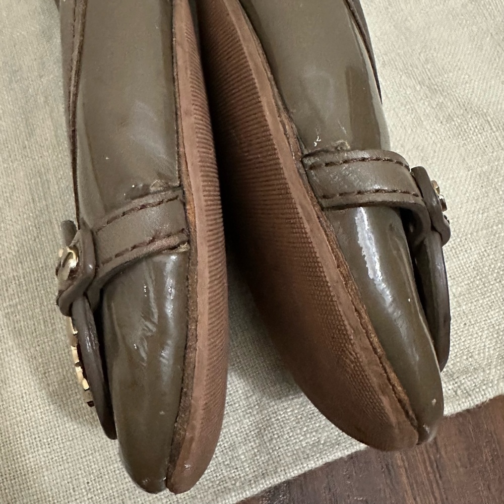 Tory Burch "Gabriel" Gold Medallion Logo Flats Glossy… - Gem